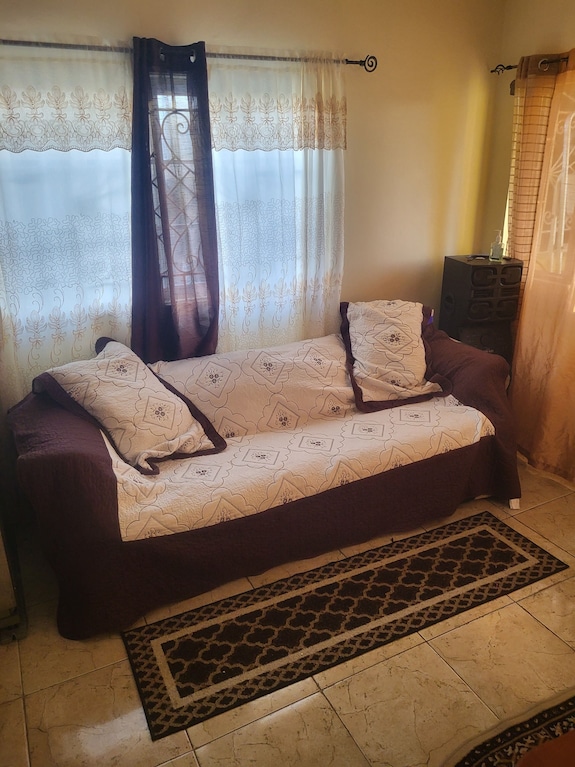 1 Bedroom Private House 10 Minutes To The Beach, 12 Minutes To The Hip Strip. - Montego Bay