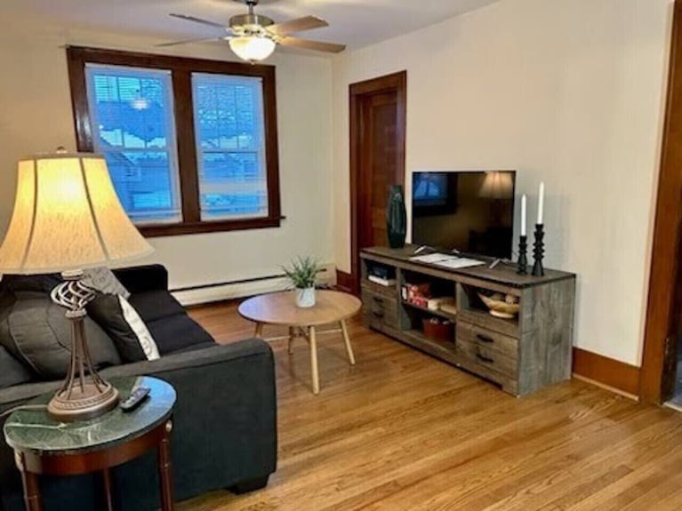 Dt Libertyville Apt Near Naval Base W/ 50" Tv! - 레이크 카운티