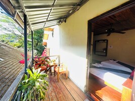 Quarto Triplo Standard, Vista para a cidade | Terraço/pátio interior