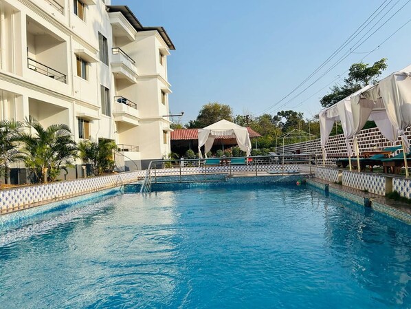 4 piscinas interiores