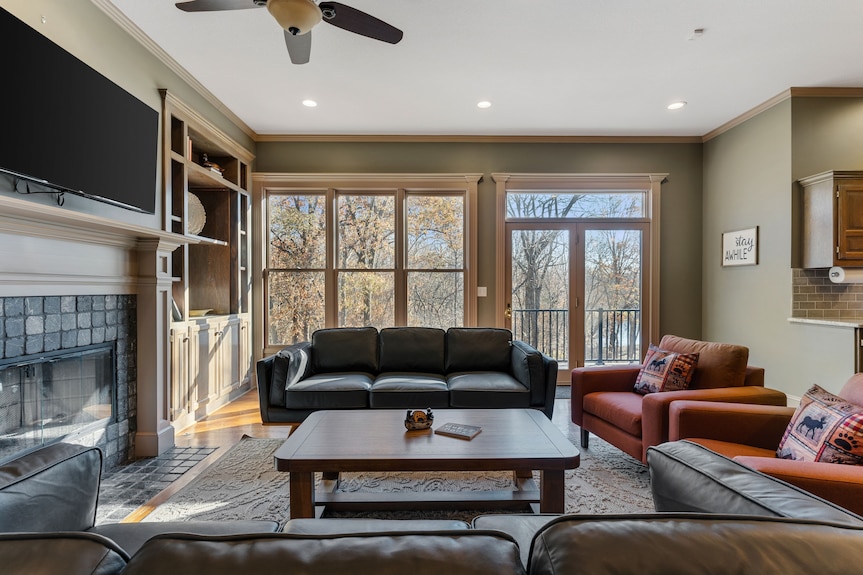 Creekside Lodge - Acreage + Fire Pit + Pond +Sleeps 14 - 奧拉西