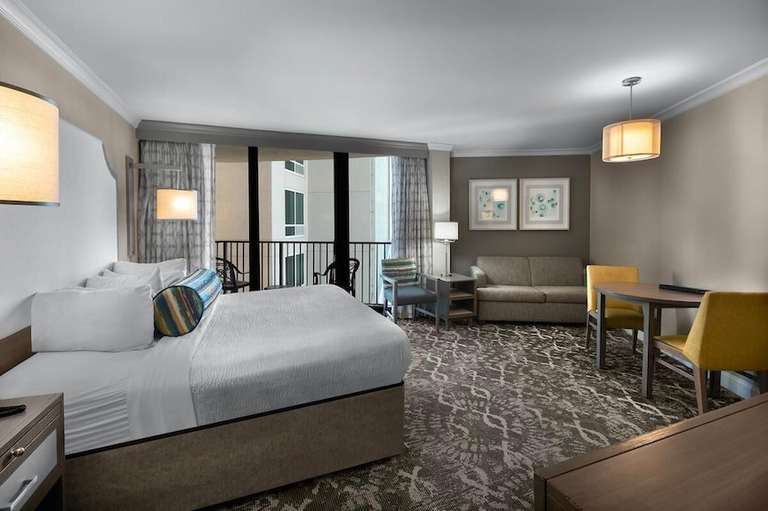 Spacious Luxury 6th Floor Resort View King Suite - Myrtle Beach, SC