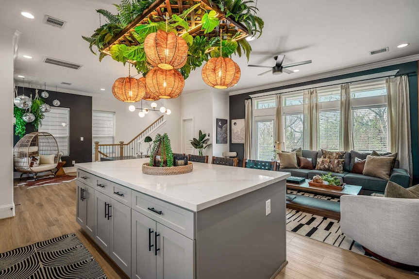 The Green Haus: Luxxe Cabana Rooftop Retreat - Houston, TX