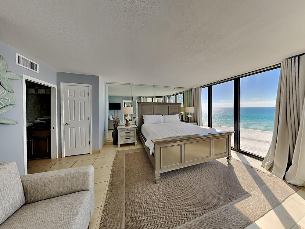 Edgewater Tower III #504 | Stunning Views & On-Site Amenities - Panama ...