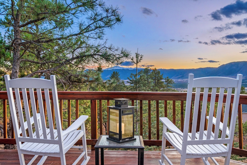 Expansive Monument Home: Hot Tub & Mountain Views! - Colorado Renaissance Festival