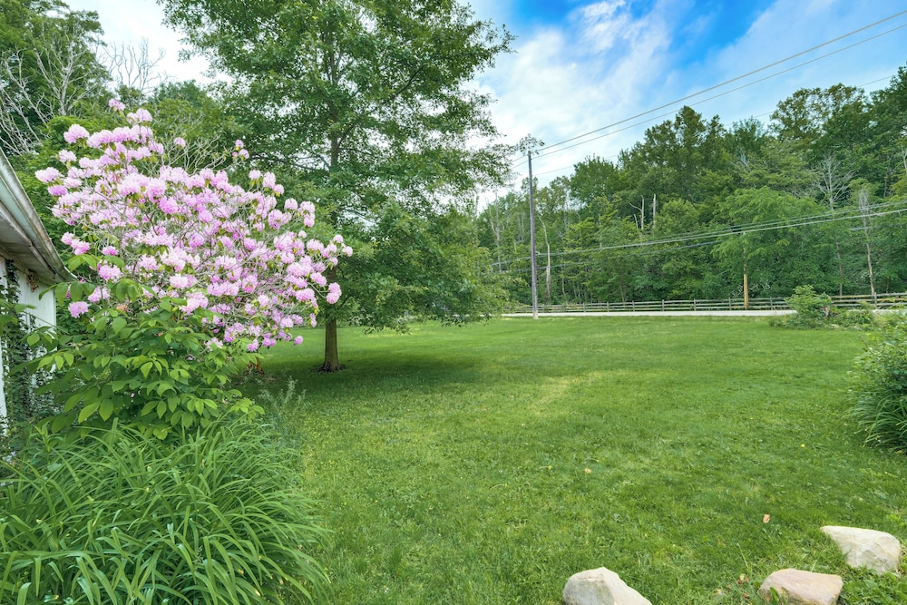 Chagrin Falls Home ~ 2 Mi To Town! - Bainbridge, OH