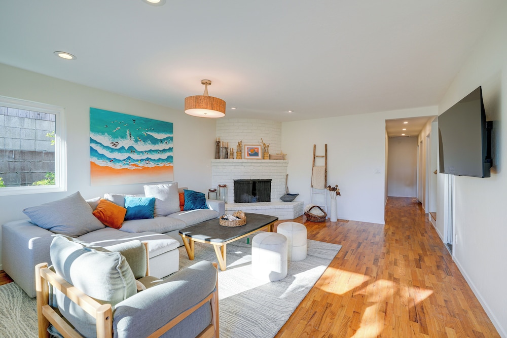 Seaside Home W/ Hot Tub & Patio: Close To Beaches! - Marina, CA