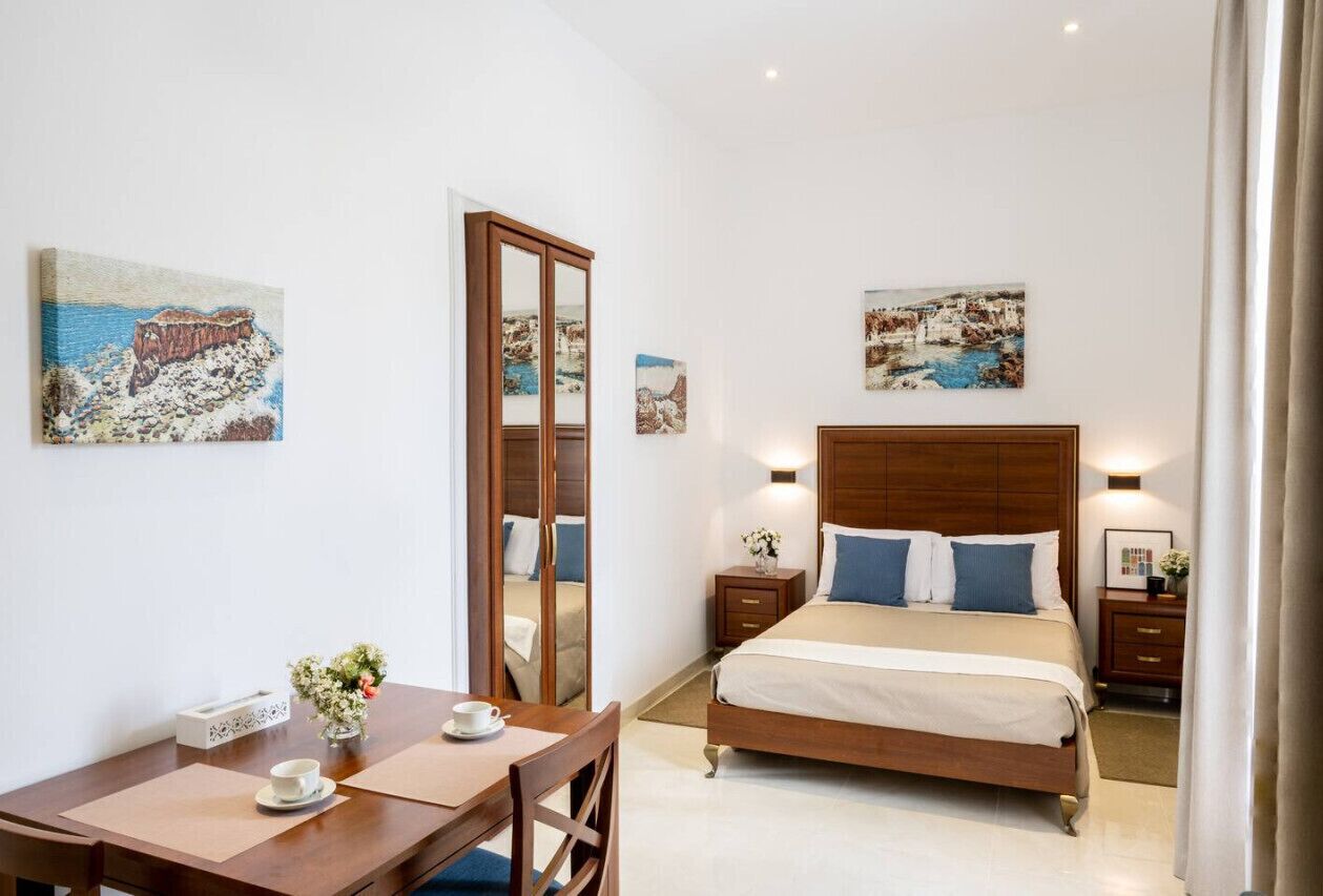 Charming Traditional Room With Lovely Iron Balcony - Malte