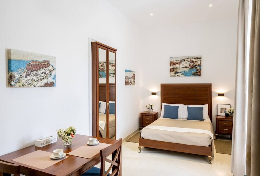 Charming Traditional Room With Lovely Iron Balcony - Aéroport international de Malte (MLA)