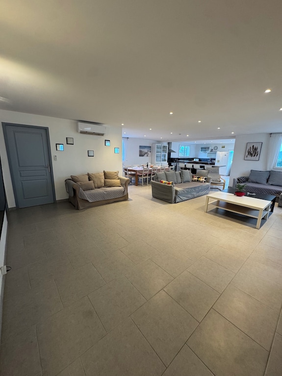 Maison 180 M2 \Ncalme Tout Confort- Piscine Privée & Chauffée- Sauna / Jacuzzi - Ardèche