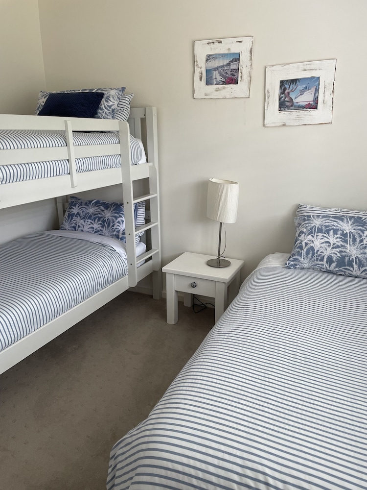 Hidden Away Near Sorrento Back Beach This Immaculate Home Is Super Private. - Portsea