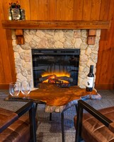 Quarto executivo | Frigobar, cofres nos quartos, individualmente decorados