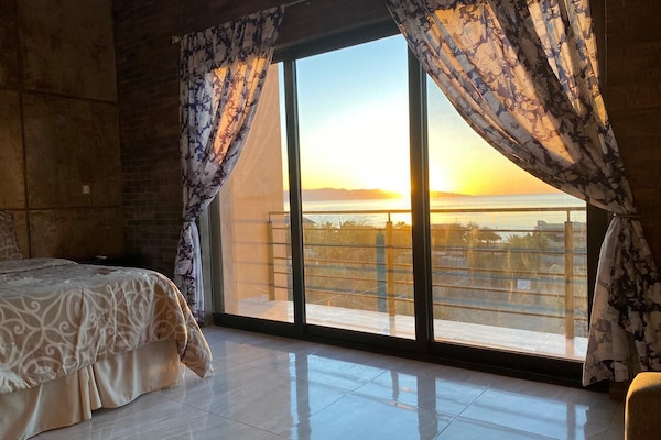 Quarto Triplo Familiar, vista para a praia | Wi-fi grátis, roupa de cama fornecida