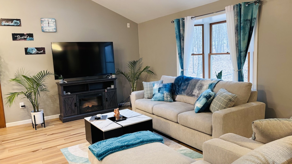 Cozy And Quiet House 8 Mins From Kalahari Resort! Long Pond!pocono Pines. - Pennsylvania