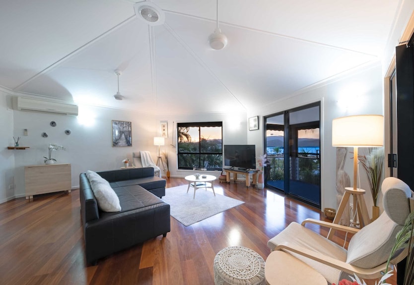 'Sail Away' Airlie Beach House With Marina Views (Pet Friendly On Application) - Whitsundays
