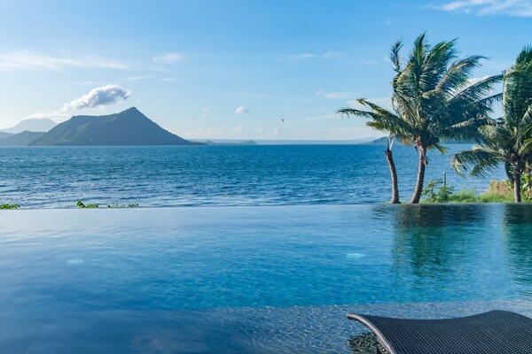 Nuuk Taal Lake - Talisay