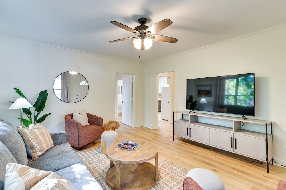 Centrally Located Home ~ Steps To Oxford Square! - Oxford