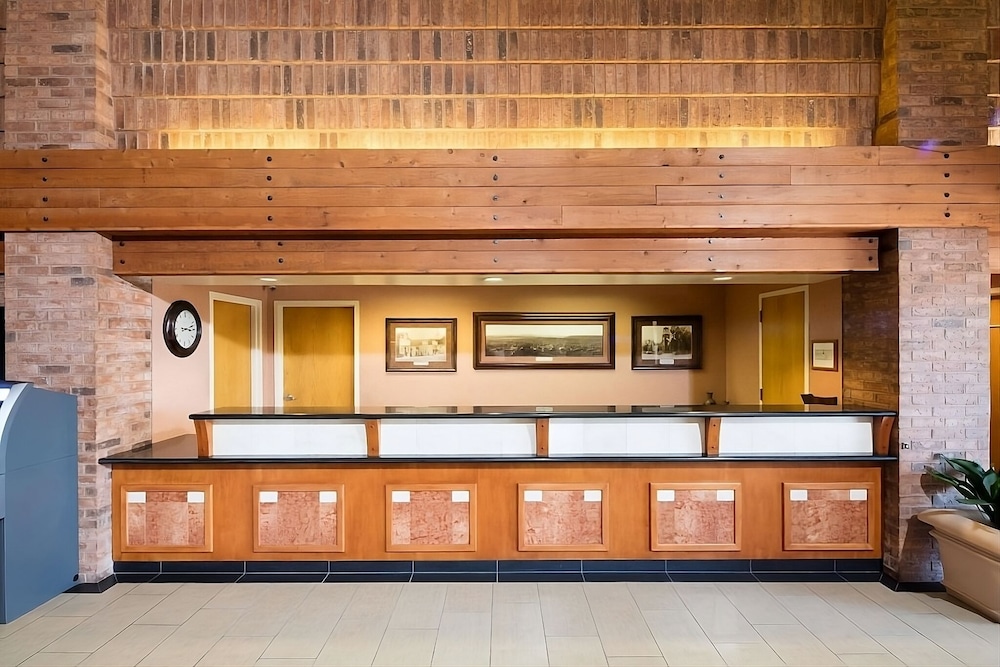 Adventure Awaits In Red Lion Hotel St. George! Pool, Free Breakfast, Parking! - St. George, UT