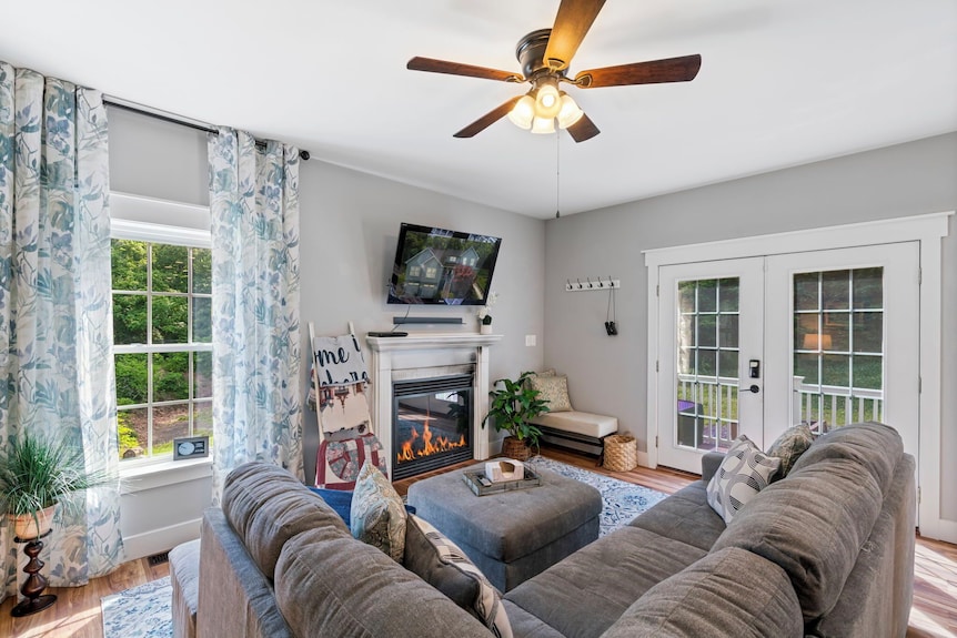 Multi-gen Family Mountain House - Sky Meadows State Park, Delaplane