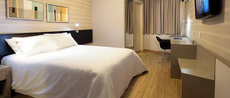 Superior Queen | 1 quarto, espaço de trabalho para notebook, Wi-Fi de cortesia