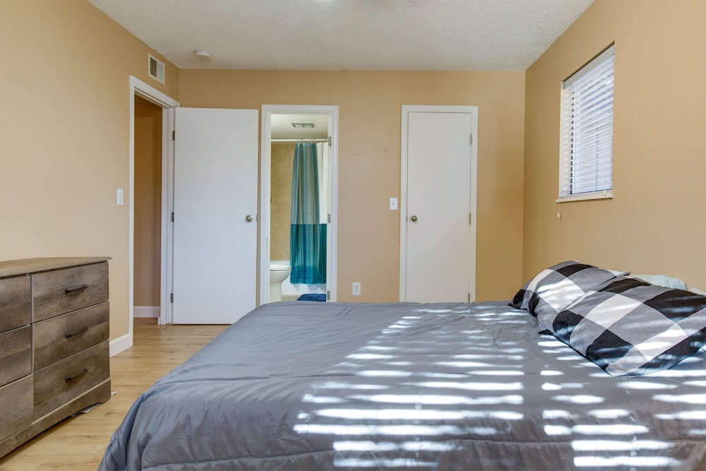 1 Mi To Light Rail: Englewood Condo W/ Pool Access - Aurora