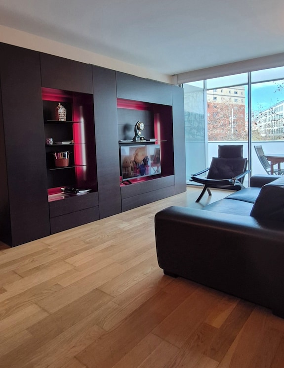 Apt. Avda. Diagonal -Nearby Sagrada Familia - Torre Glories. Angeles Terraza. - Barcelona