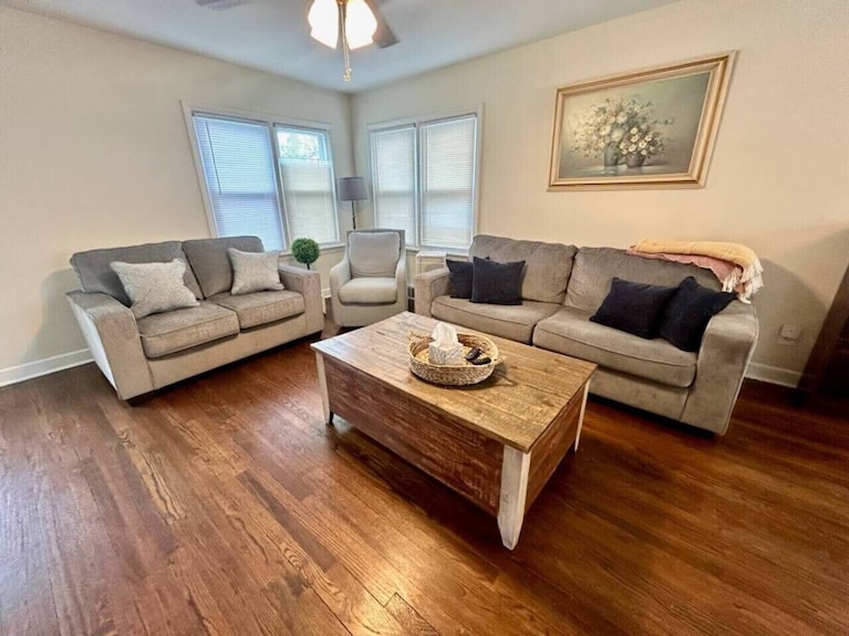 Downtown Libertyville Duplex Near Naval Base! - 거니