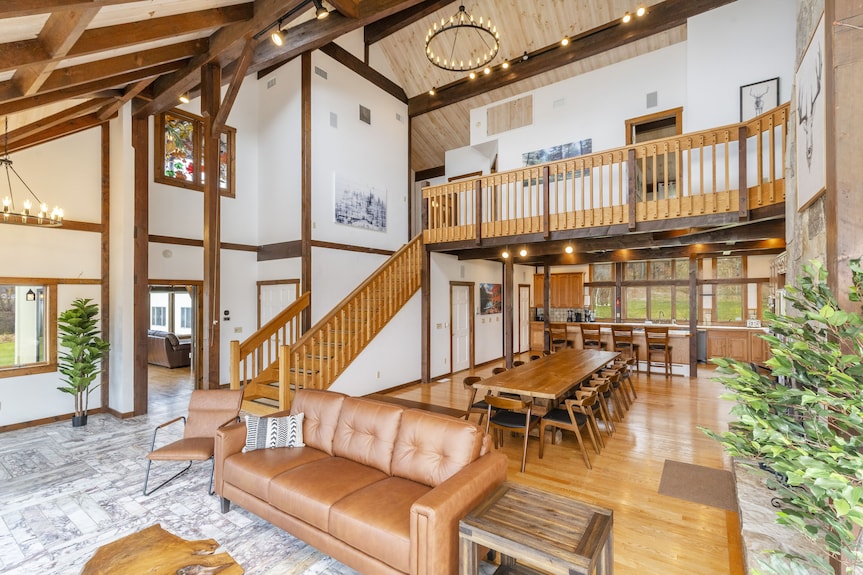 Private Indoor Heated Pool + Hot Tub + Fire Pit + Pond, On 35 Acres - Sleeps 20 - Bennington