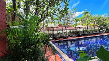 Piscina exterior, da(s) 9:00 à(s) 21:00, espreguiçadeiras 