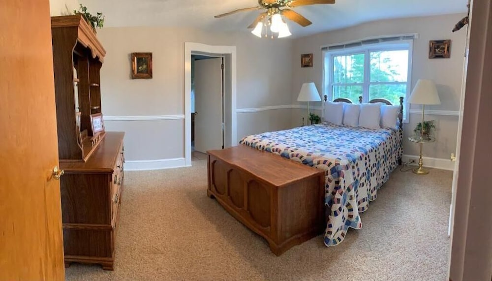 Brand New Listing! 3br/2ba Country Farmhouse Overlooking Little Tennessee River - Caroline du Nord