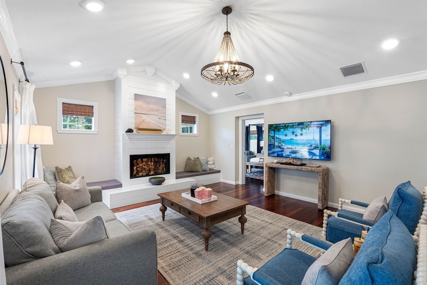 Just Wow! Luxury & Huge Heated Pool & Spa Home In Clearwater, Florida - Clearwater, FL