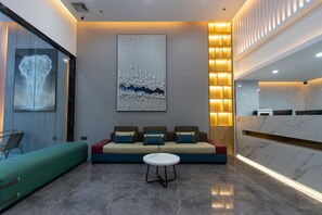 Área de estar no saguão