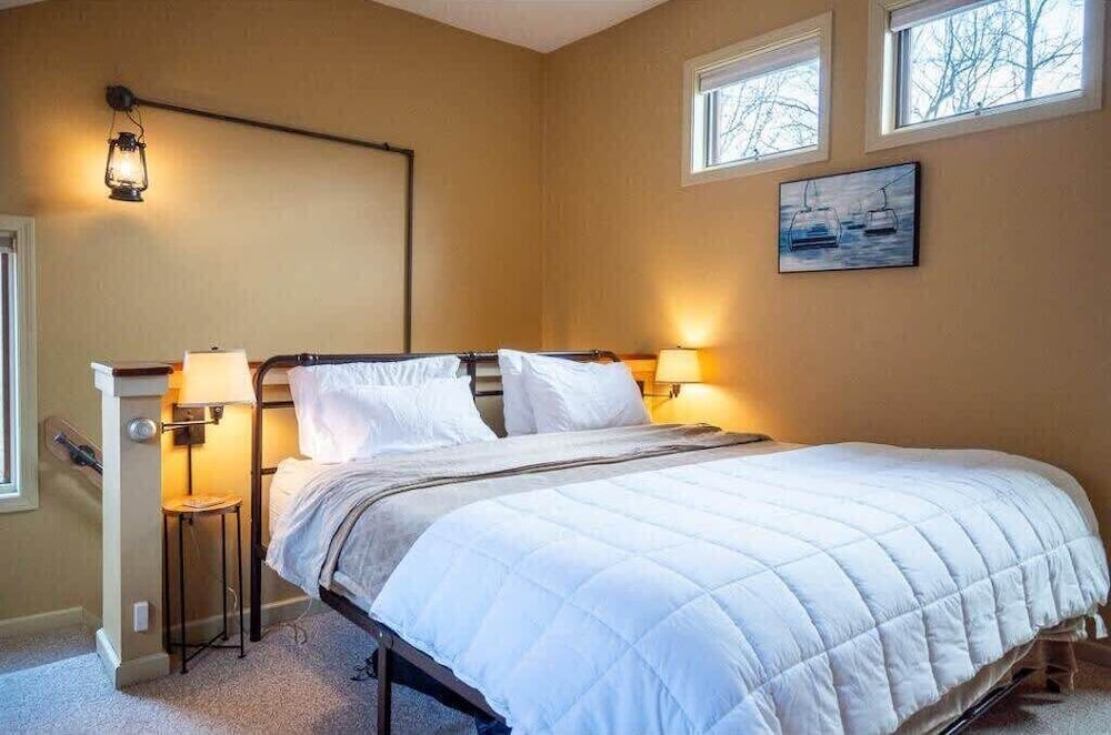 Cozy Kettlebrook 2BR: Ski Access, Fireplace & Deck - Ludlow | Vrbo