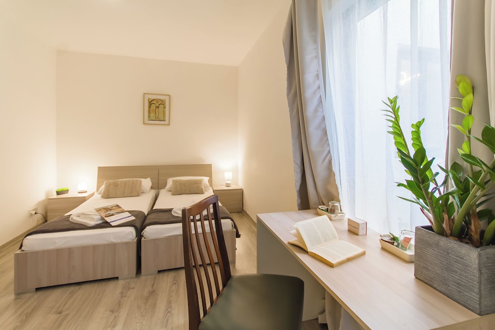 Villa Swieqi With Shared Rooms 3 - Malta