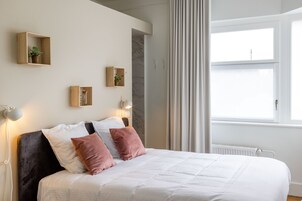 Quarto casal standard | Edredons de pluma, individualmente decorados, individualmente mobiliados