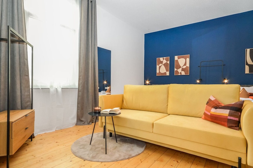 Elegant Altbau Loft | 2br Near Hbf With Private Outdoor Space - Bielefeld