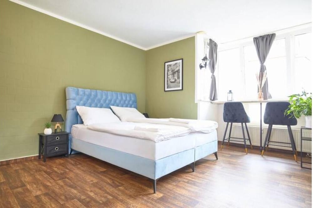 Stylish & Quiet Studio | Parking | Wifi | Tv * Em-apartments Deutschland - Bielefeld