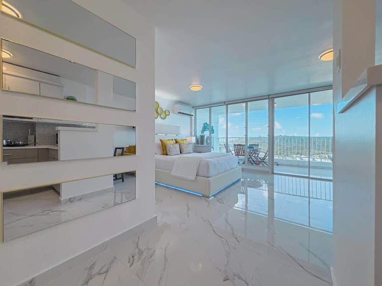 Azure Marina Suite: Ocean, Mountain & Marina View - Fajardo