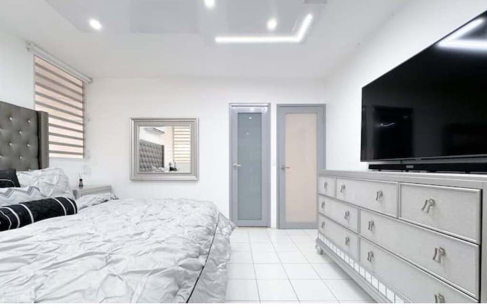 Royal Palm Haüs Near Beaches - Levittown