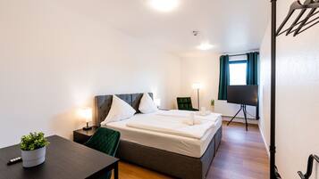 Quarto casal design | Escrivaninha, Wi-Fi de cortesia, roupa de cama