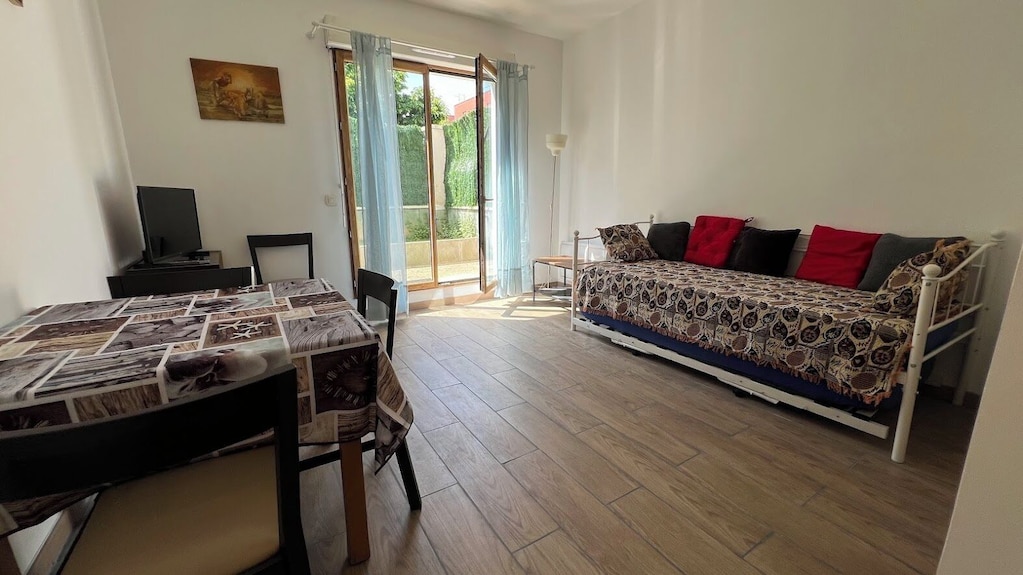 Logement Entier Calme : 2pieces 45m2 + Terrasse 13m2 Avec Parking, 5min Metro - 聖但尼