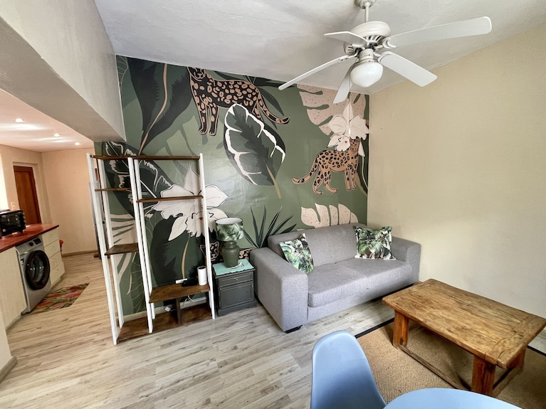 1br Cottage Pvt Entry, Load Shed Ready, Book Now! - Camps Bay