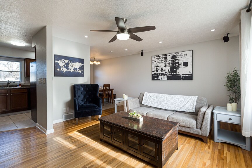 Clean And Updated With A Hot Tub\nminutes Away From The New Bettendorf Waterpark - Davenport, IA