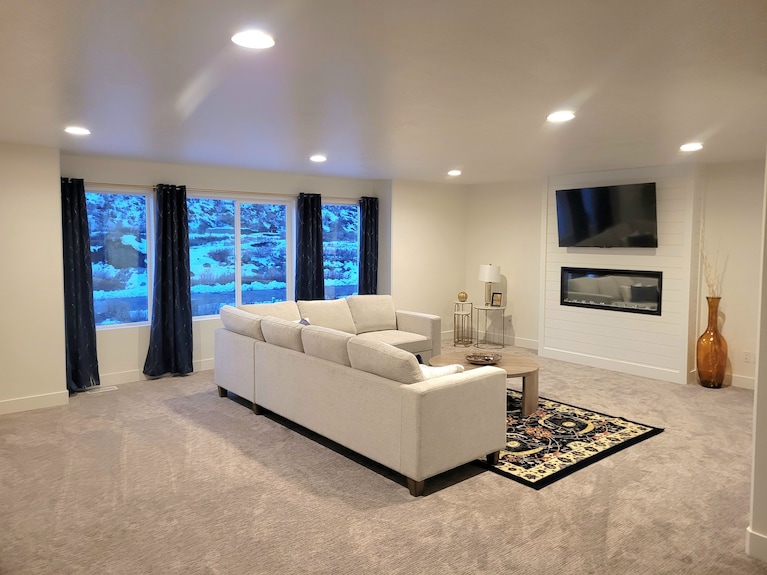 The Perfect Family Retreat! Brand New Huge Townhome With Sauna! - Bear Lake State Park, Garden City