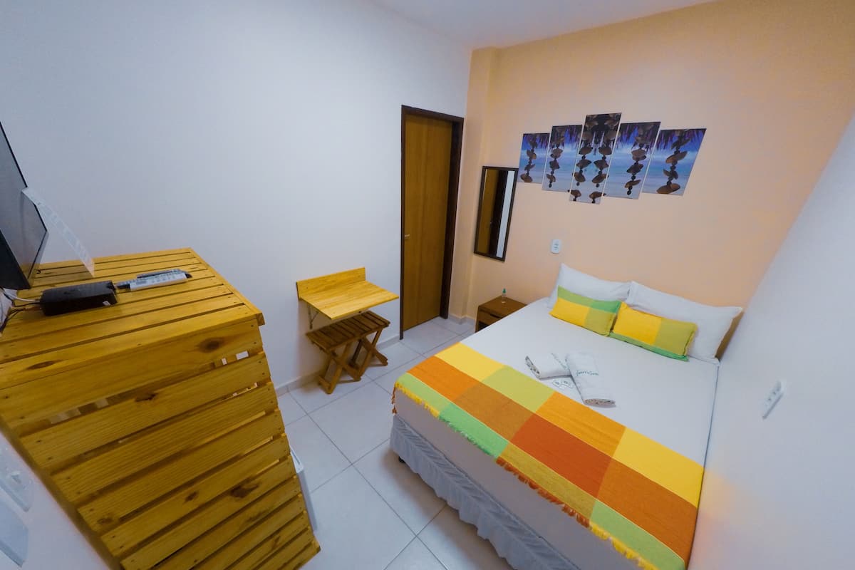 Quarto casal standard | Wi-Fi de cortesia, roupa de cama