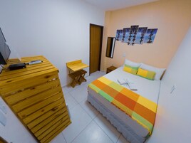 Quarto casal standard | Wi-Fi de cortesia, roupa de cama