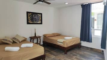 Quarto Duplo Comfort | Com mobília individualizada, cortinas/cortinados opacos