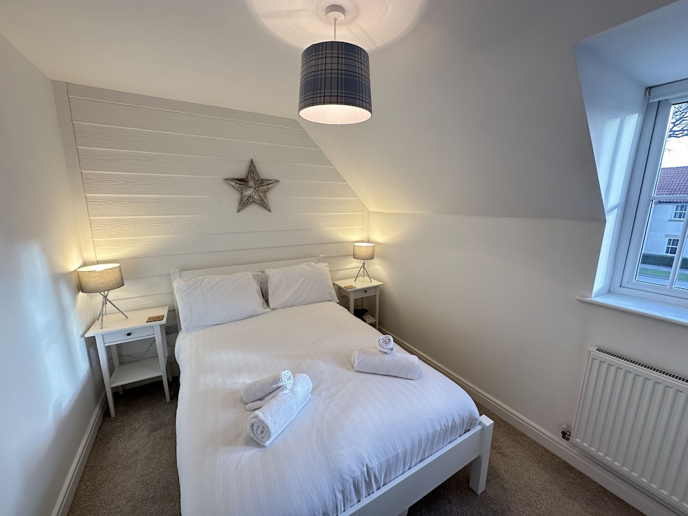 Stunning Coastal Cottage - Sleeping 5 In 2 Bedrooms - Pool And Beach Access Included. - Filey