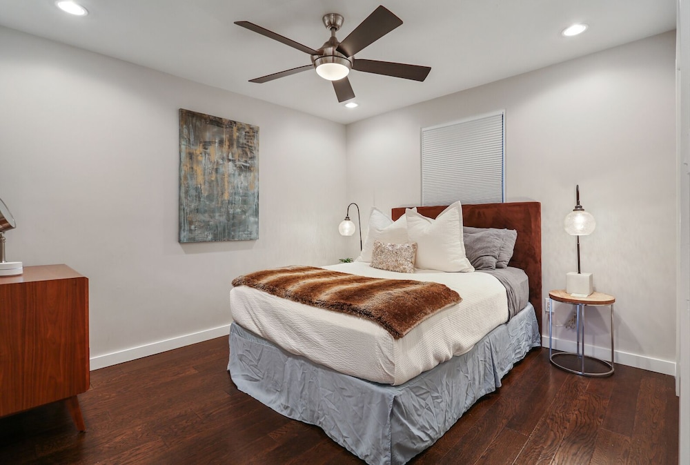 Modern 2-bedroom Sanctuary In The Bywater-reserved Parking And Shared Pool - Gretna, LA