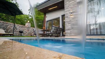 6 piscinas externas, piscina aquecida, guarda-sóis, espreguiçadeiras